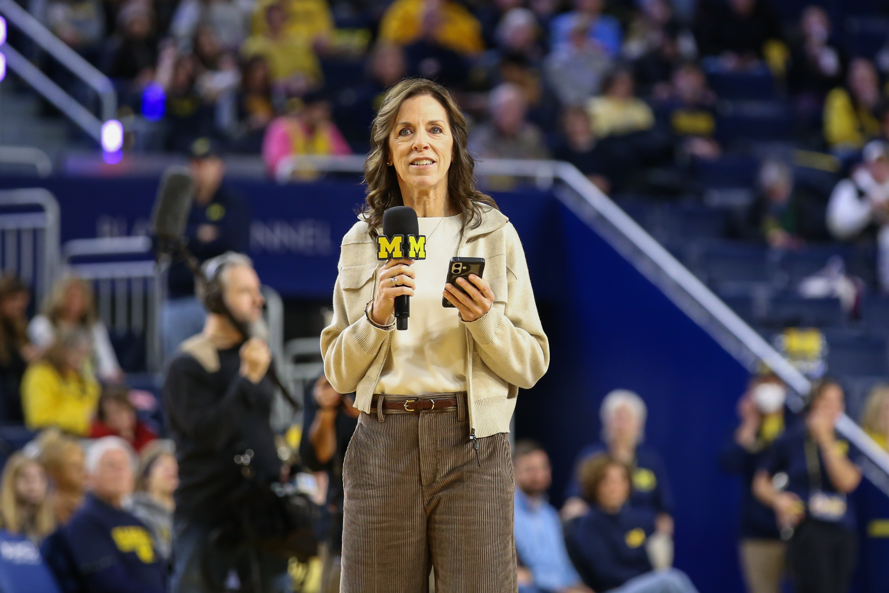 Diane Dietz honored with Michigan Women’s Basketball’s first jersey ...