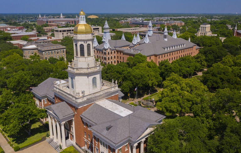 Chip and Joanna Gaines' company make largest donation ever to Baylor ...