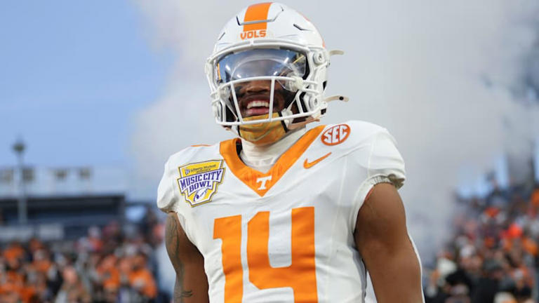 Potential Vols starting QB works with Tennessee football's wide ...