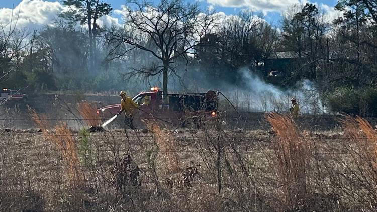 Officials: Smith County grass fire mostly extinguished after prompting ...