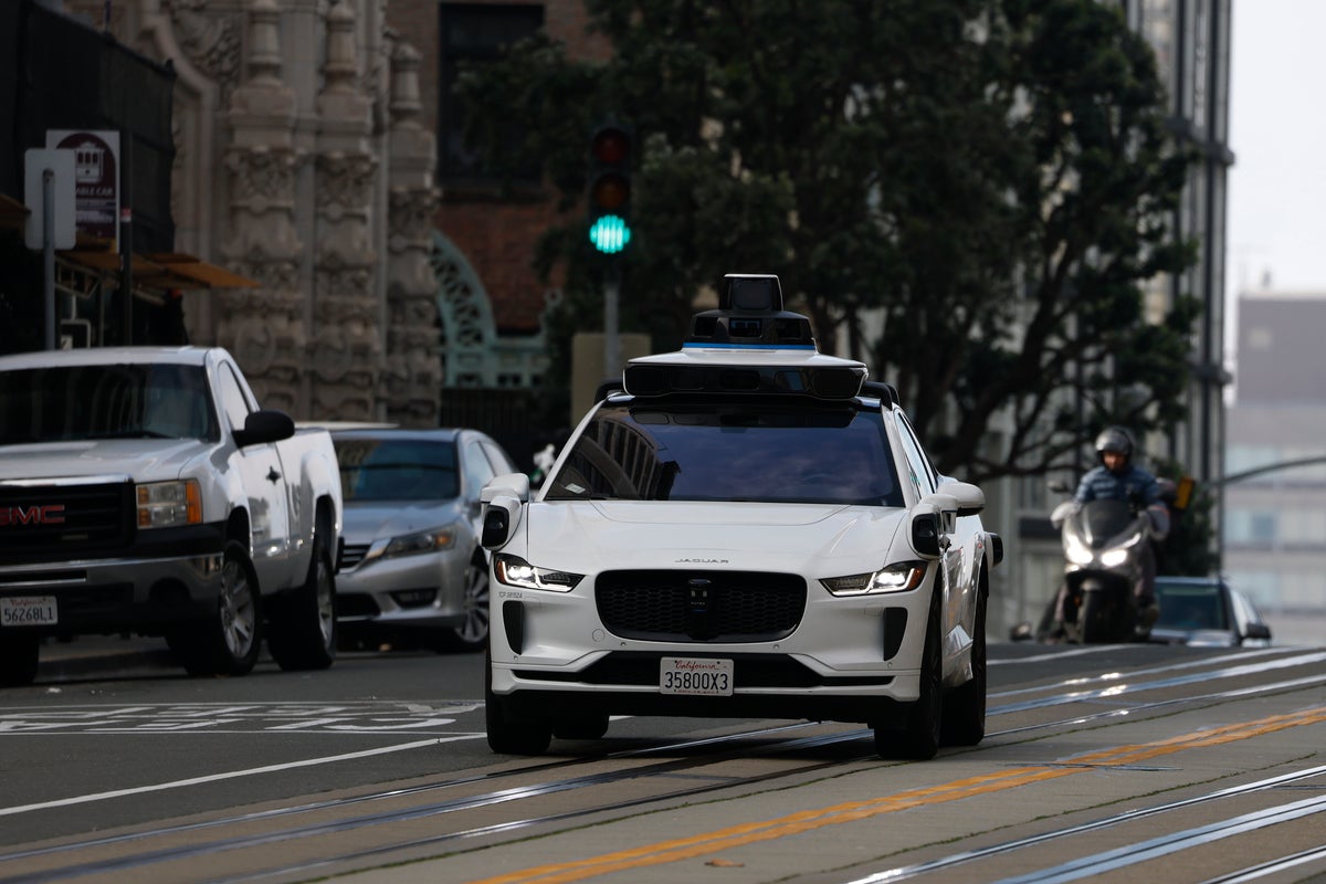 Waymo cars breaking law in Austin despite software update: New video