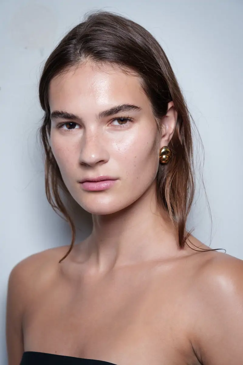 Corrector en pieles maduras: cómo aplicar sin marcar arrugas