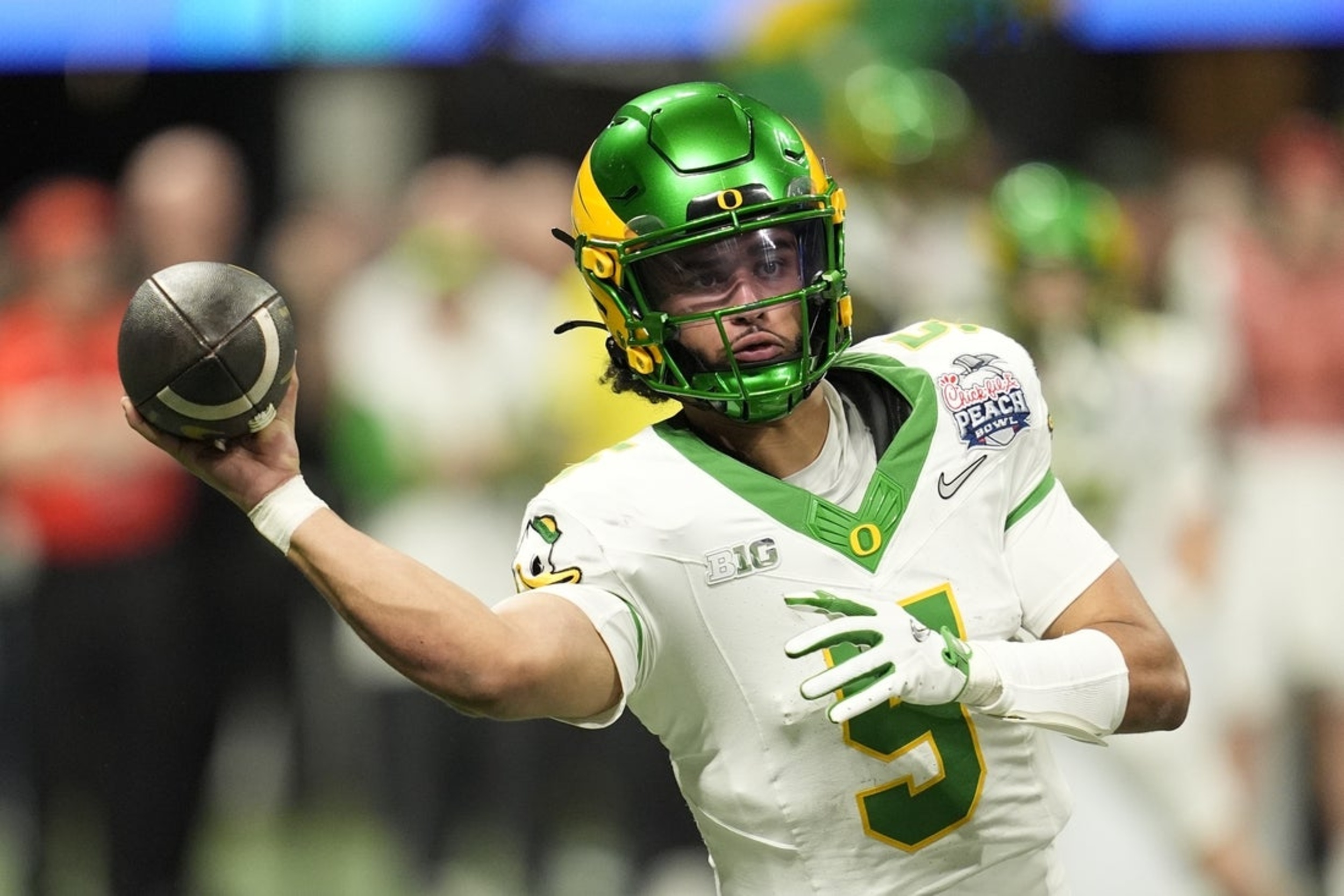 QB Dante Moore staying at Oregon, opts against entering NFL draft