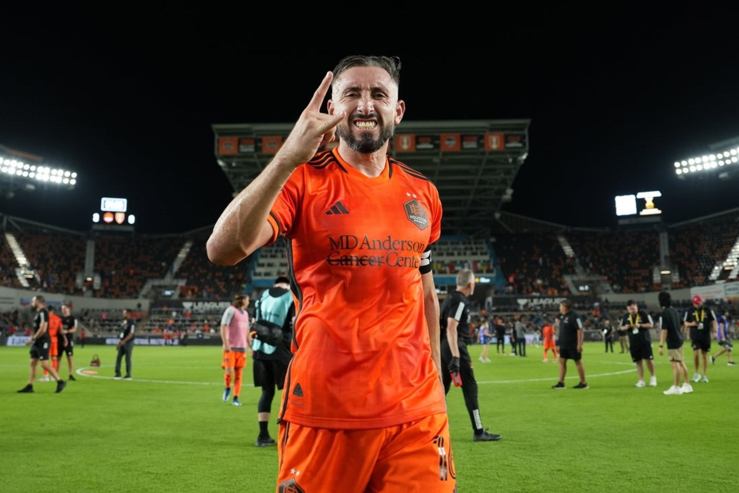 Two-time All-Star M Hector Herrera rejoins Dynamo