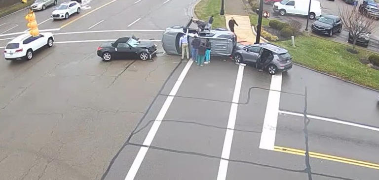 'Bravery in action:' Police recognize several people for rushing to ...