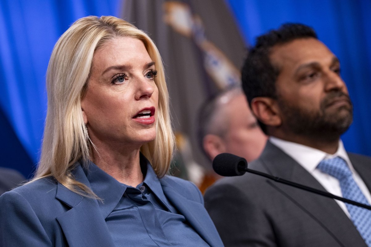 FBI Washington Post raids home of reporter Hannah Natanson