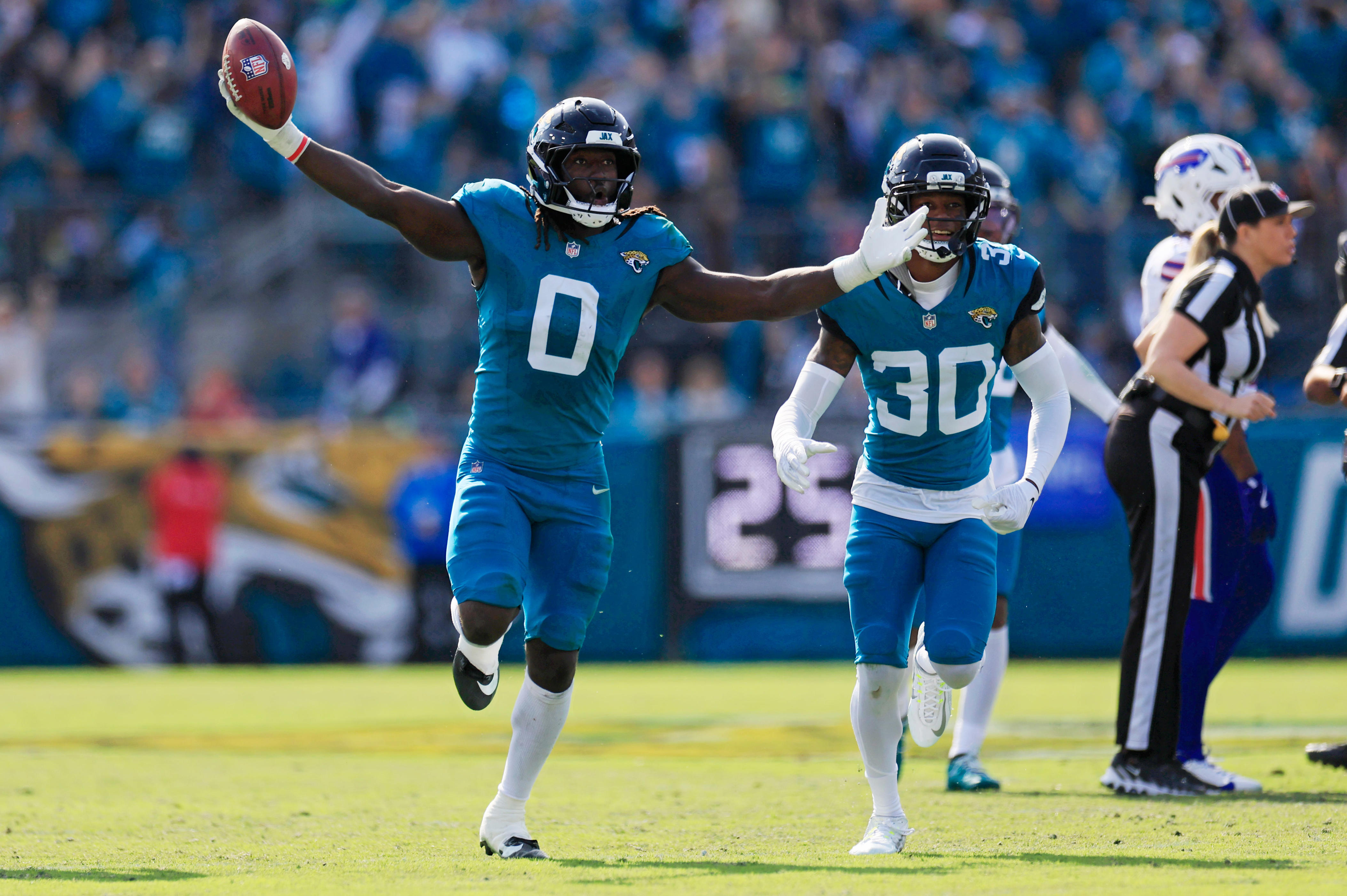 Jaguars' GM James Gladstone addresses Devin Lloyd's future with team