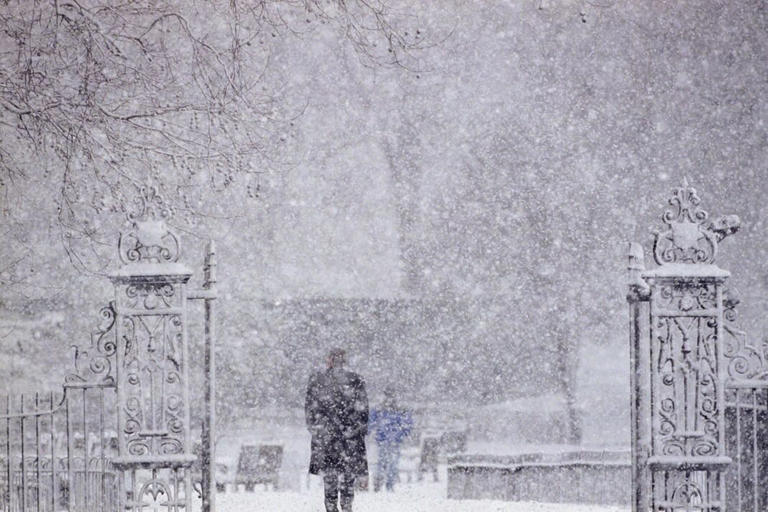 UK braces for 'Beast from the East' snowstorm as experts warn of travel ...
