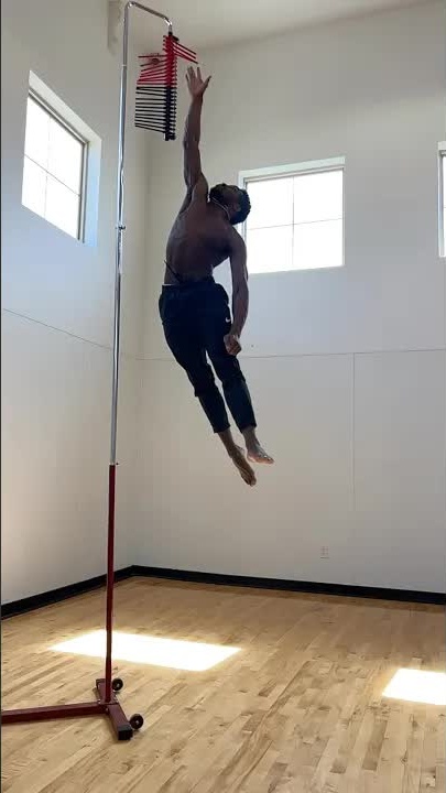 Impressive athlete hits 51+ inch vertical jump and muscle ups