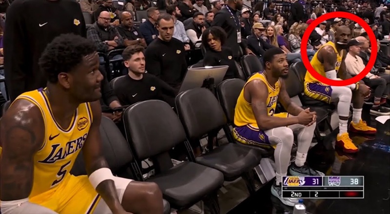 LeBron James stares down DeAndre Ayton on Lakers bench during loss to ...