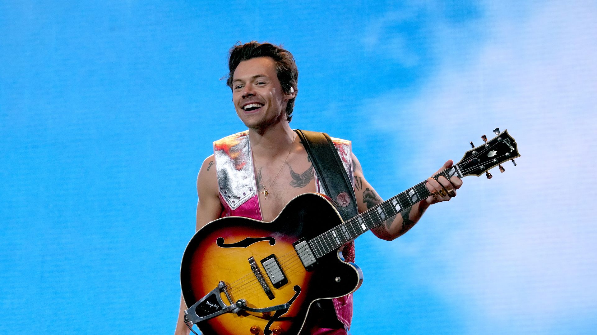 Harry Styles fans go into meltdown over cryptic "We belong together ...