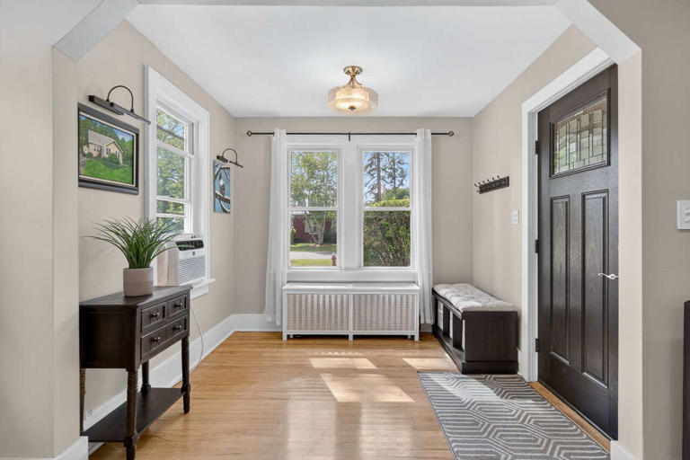 House of the week: Niskayuna Cape Cod offers style, value