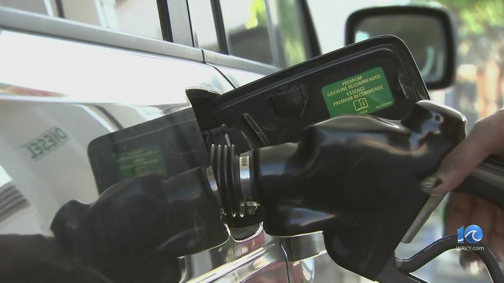 Grocery prices up overall, gas prices dip in latest inflation report