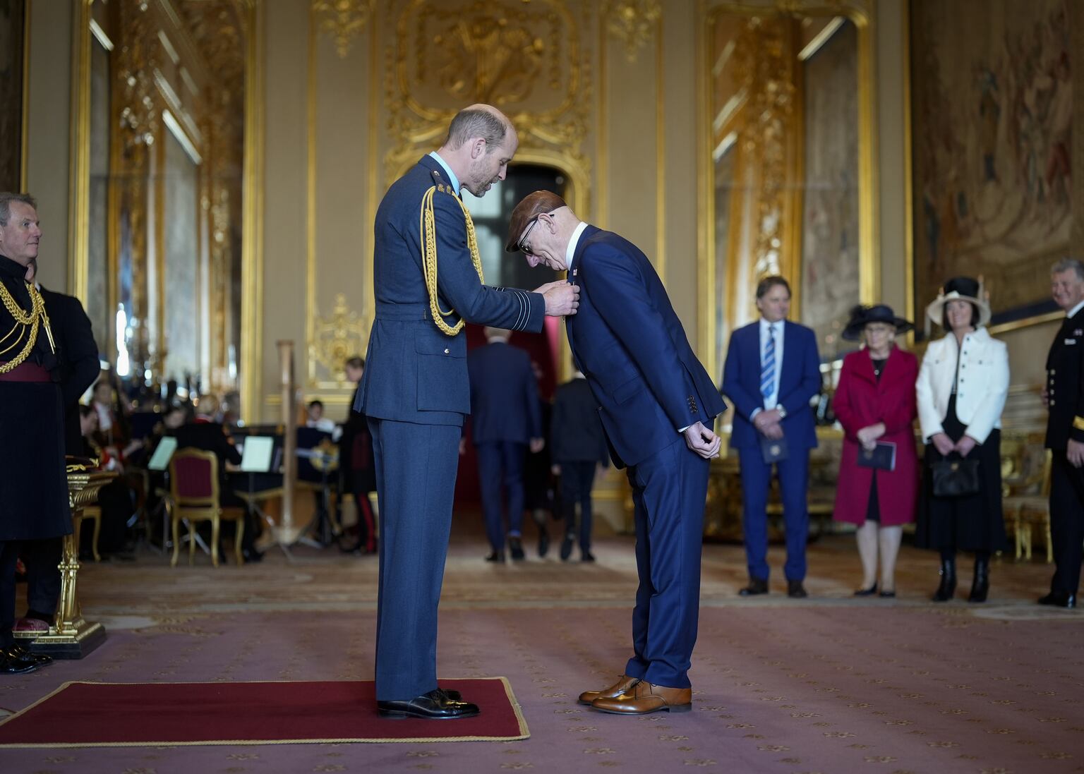 Oldham Athletic owner hands Prince of Wales note requesting party in ...