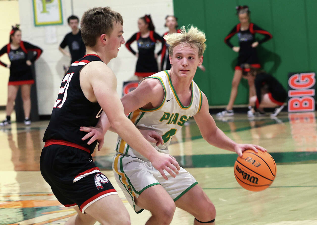 Tuesday boys basketball: Southwestern, Marquette stay on a roll