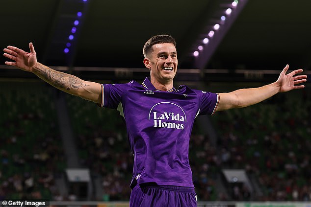 Ex-Premier League star sparks international transfer race with three ...