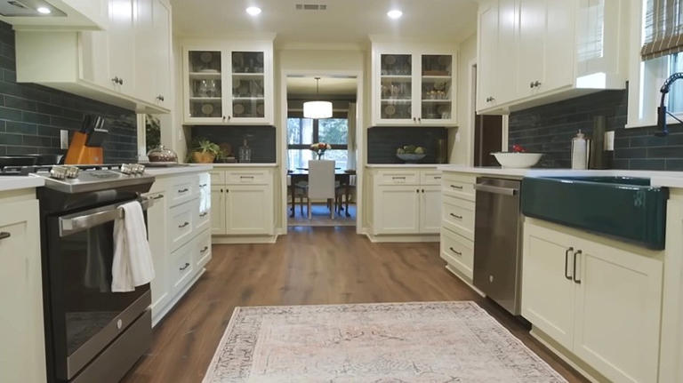 We're begging you to go bold like in Erin Napier's HGTV kitchen renovation
