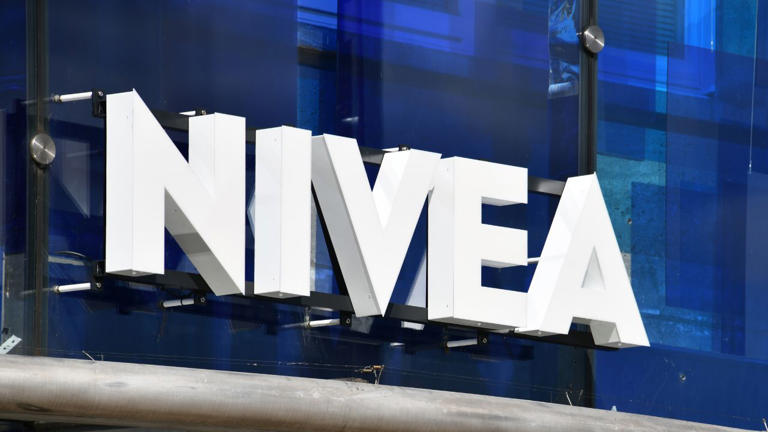 Nivea : adieu la célèbre crème bleue, cette pépite anti-âge fait la ...