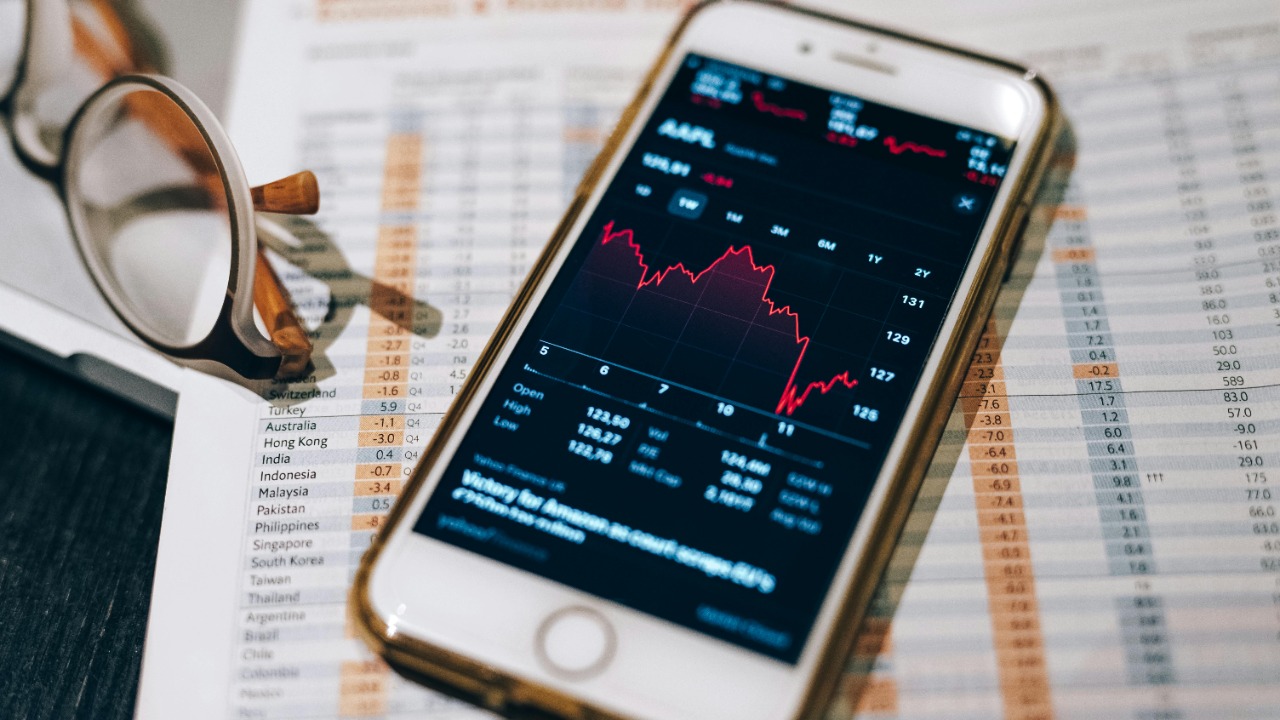 Will AAPL stock explode in 2026 and put Apple back on top of the world?