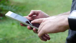 Grok, la IA de X, deja de generar imágenes sexualizadas tras escándalo ...