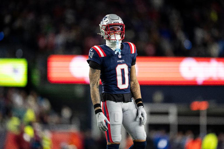 Texans-Patriots betting line shifts after huge injury news for both teams