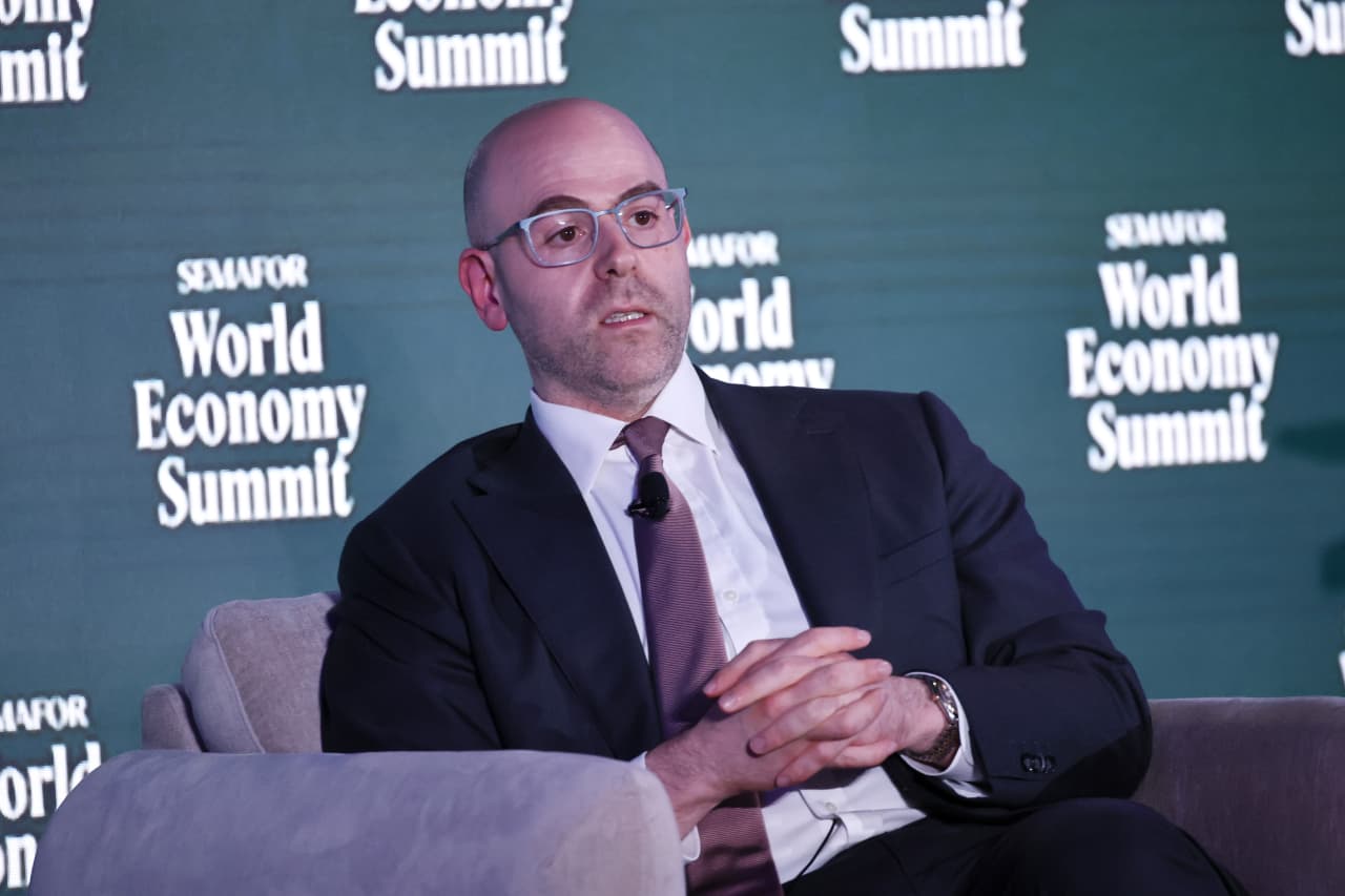 Fed Governor Miran Says Deregulation Could Justifying Lowering Interest ...