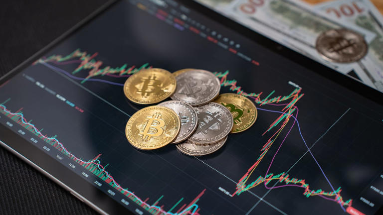 Bitcoin stuck at $90K as $1.1 billion ETF outflows signal boring ...