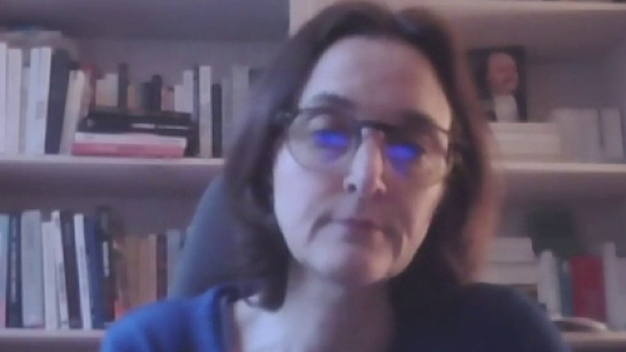 Manuels Hachette rappelés : Barbara Lefebvre dénonce une dérive ...