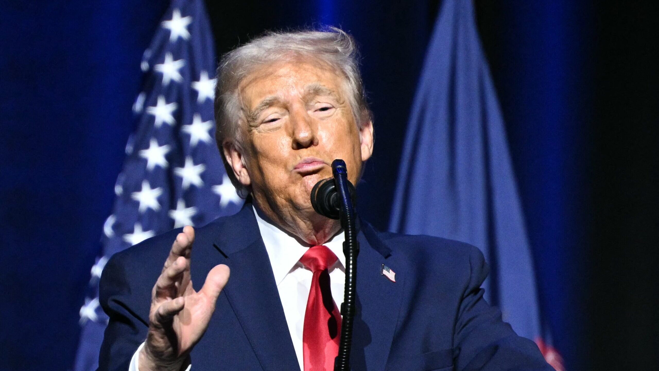 Donald Trump launches into weird Joe Biden impersonation during speech ...