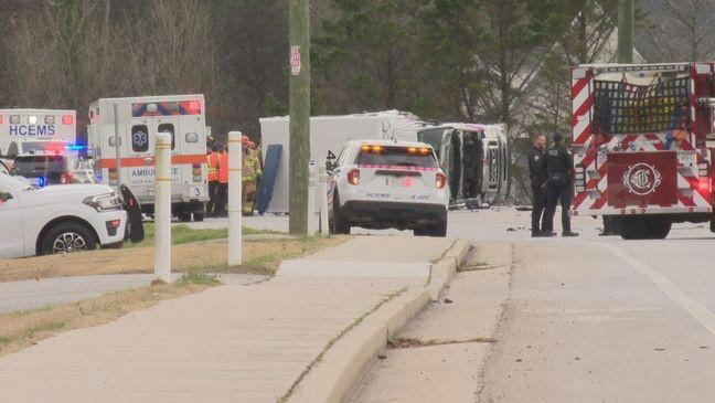 Ambulance with patient aboard overturns on East Brainerd Road in ...