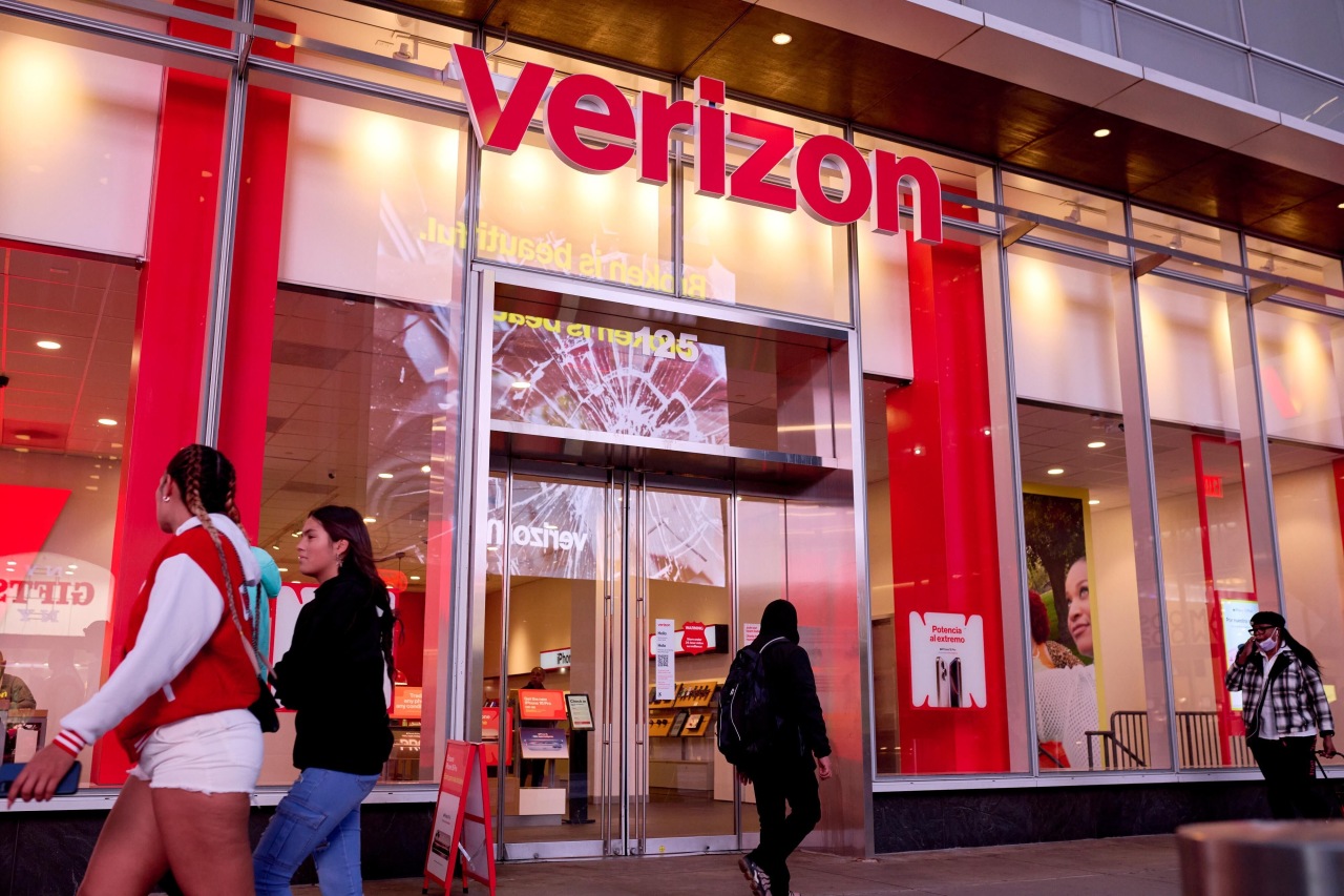 More than a million Verizon users experience outages