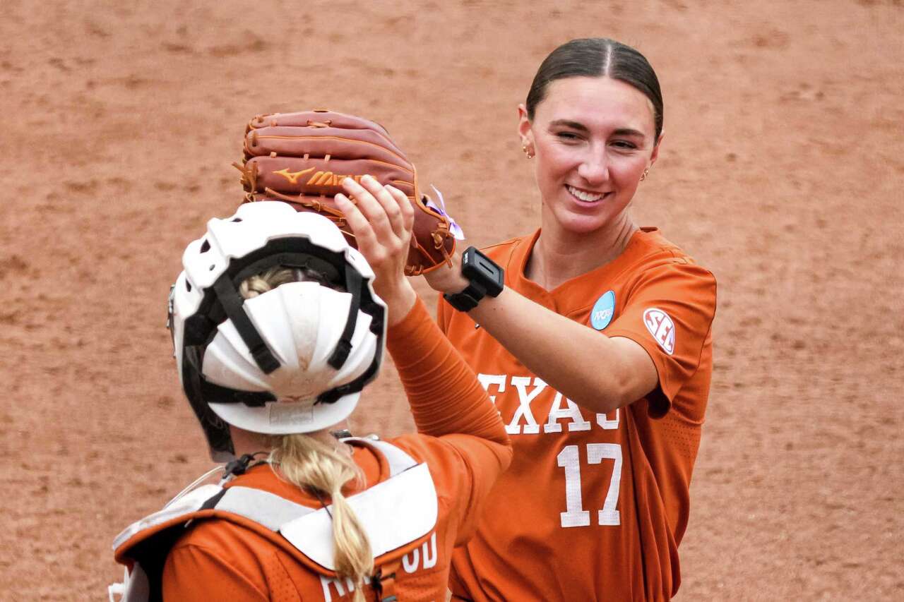 Texas softball: Longhorns rank No. 2 in Softball America preseason poll