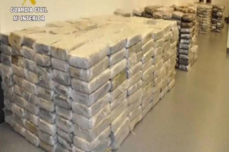British crime lord 'plotted huge £216million cocaine deal in 31 suitcases'