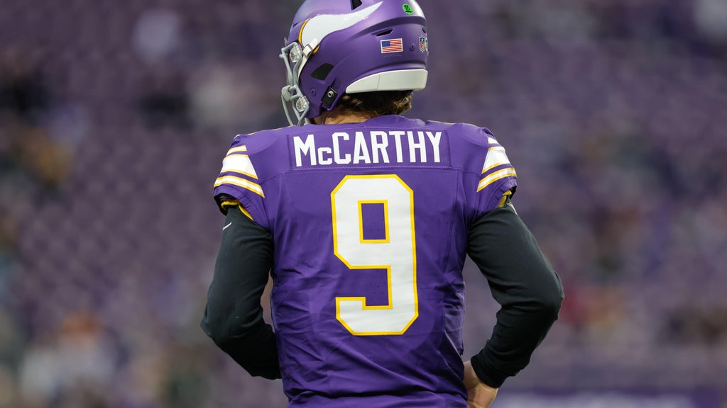 Minnesota Vikings' leadership charts path at QB crossroads, with ...
