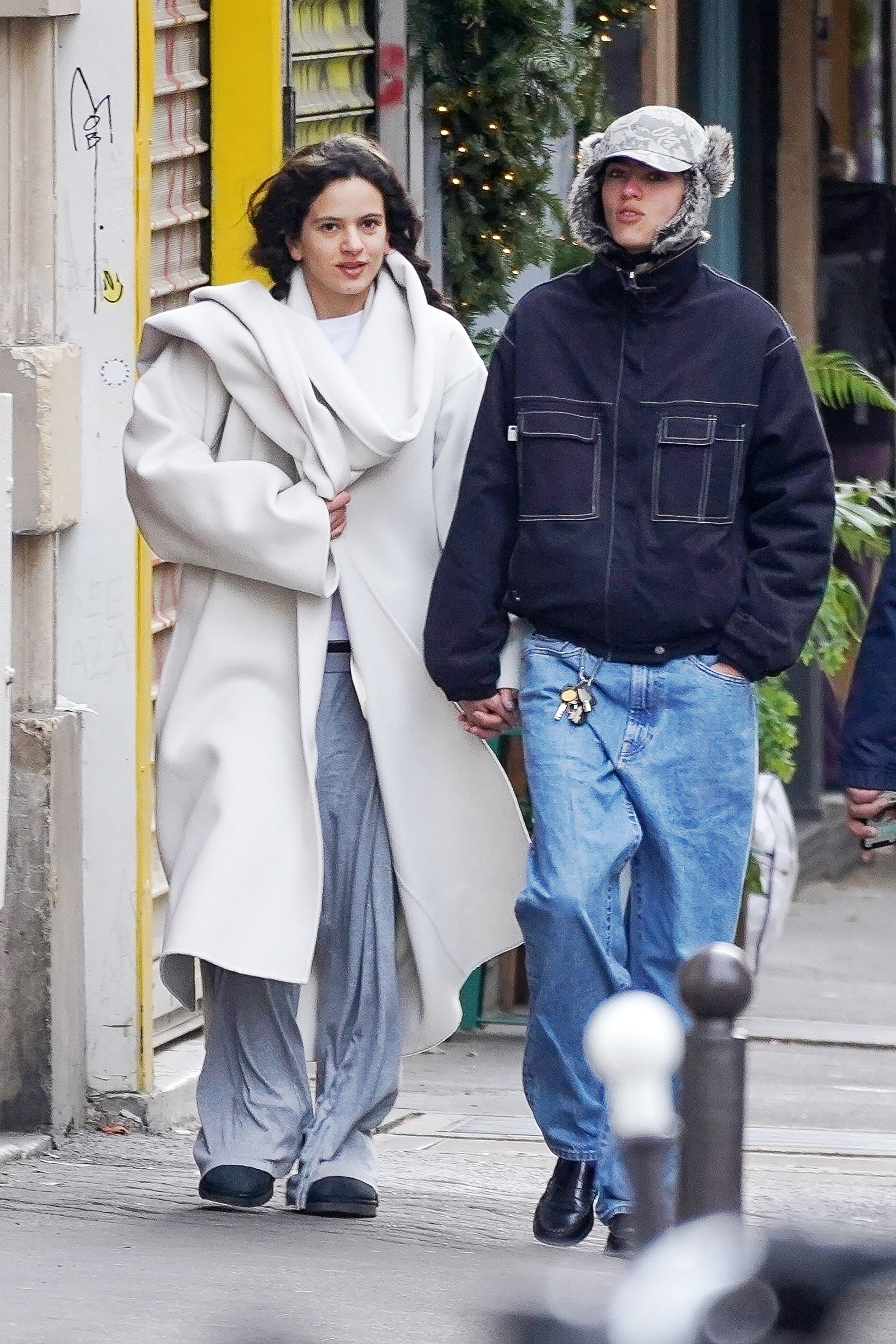 Rosalía combina el color que reemplazará al negro en 2026 con botines ...