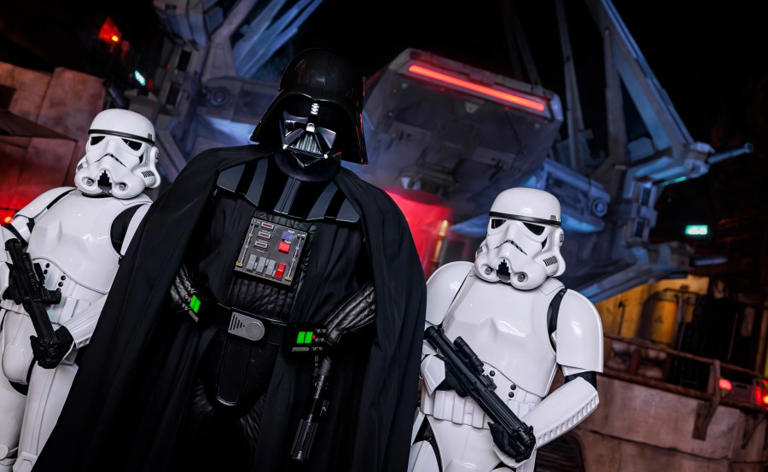 Galaxy’s Edge at Disneyland will expand timeline, bringing Darth Vader ...