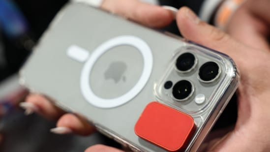 Verizon down: How to send messages via satellite when iPhones and ...