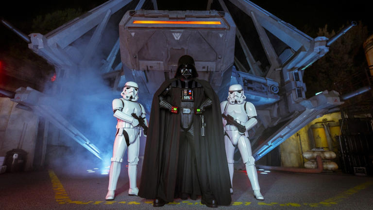 As a longtime Star Wars fan, it's about time Disneyland announced these ...