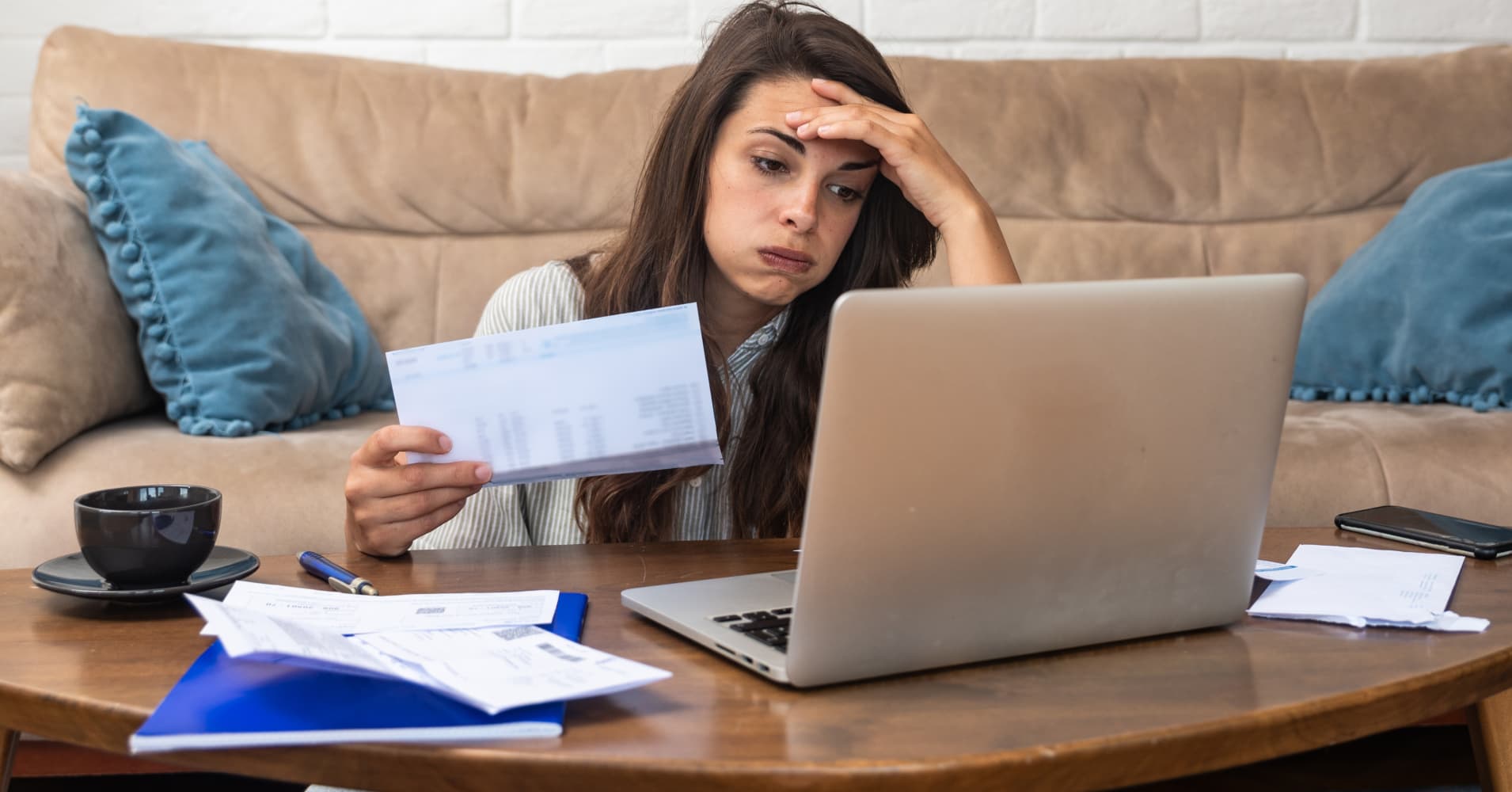 More Americans expect to miss a debt payment in the months ahead: What ...