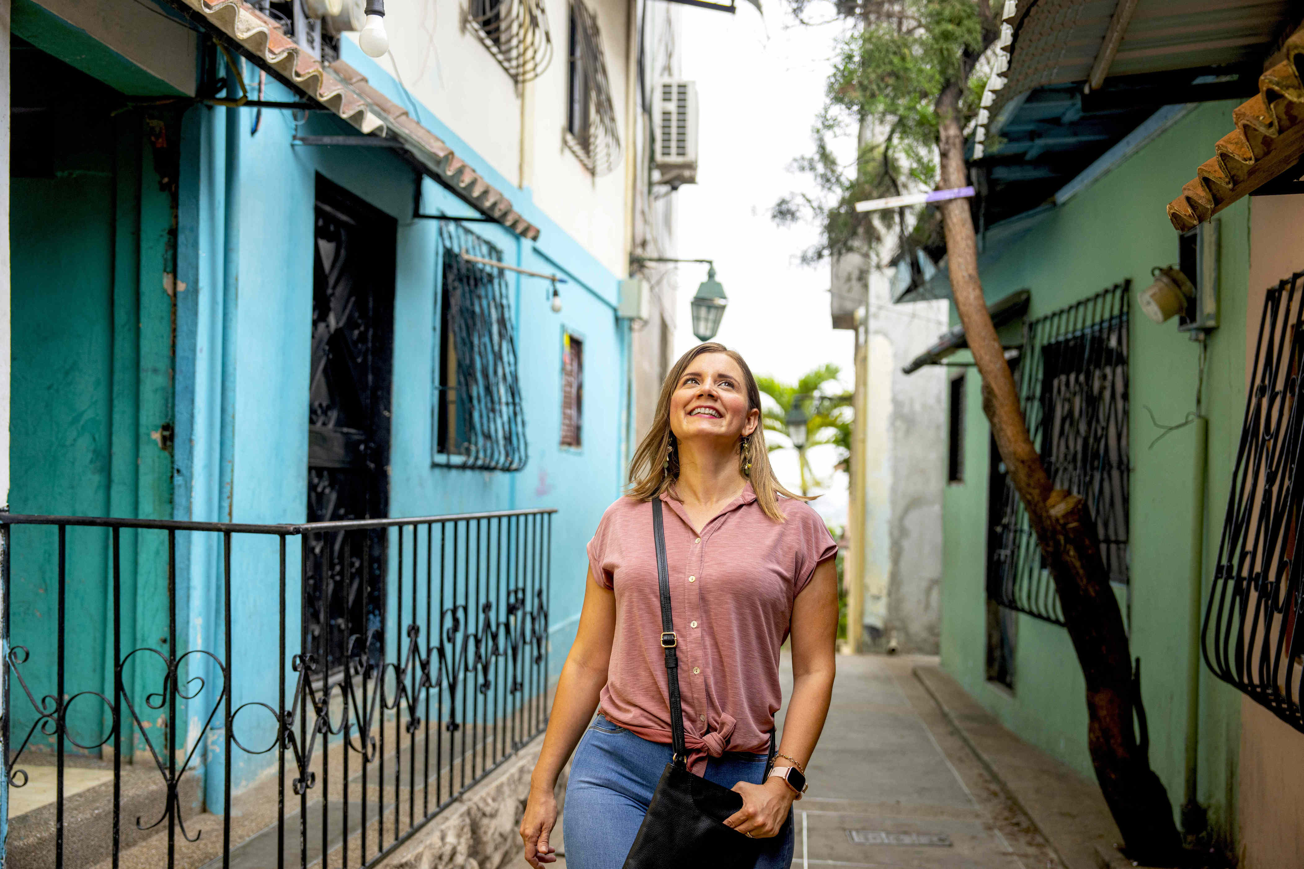 8 countries expats love for their springlike weather year-round