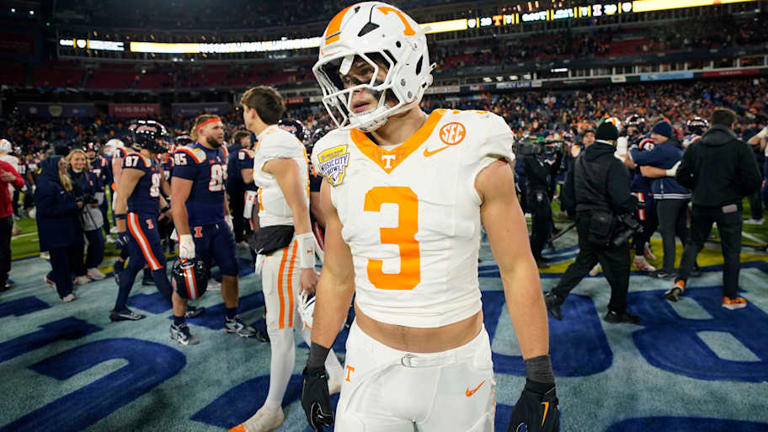 Tennessee football tight end enters NCAA transfer portal