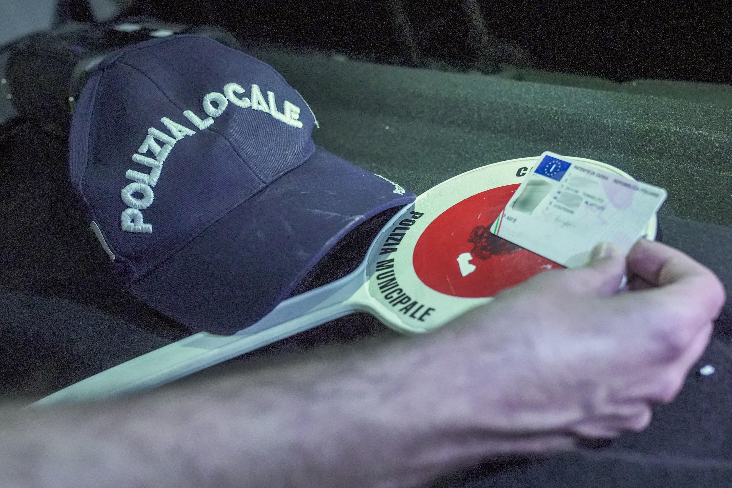 Da Pisa al Torinese con la patente sospesa e l'auto senza documenti