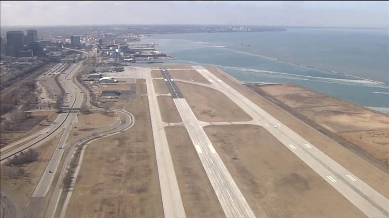 'Middle ground': Local group opposing Burke Airport closure meets with ...