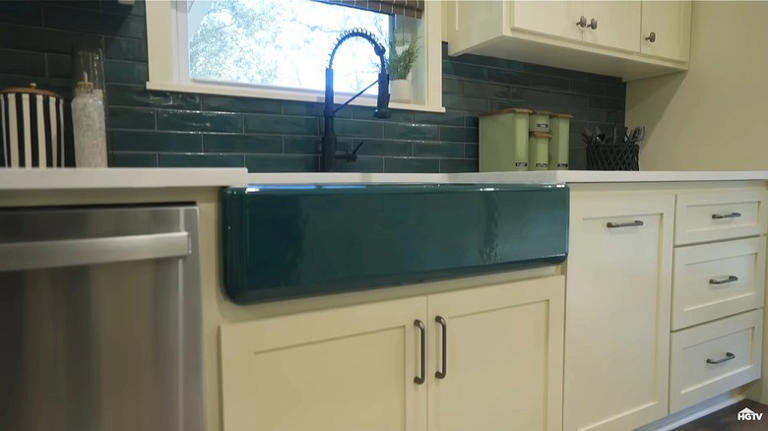 We're begging you to go bold like in Erin Napier's HGTV kitchen renovation