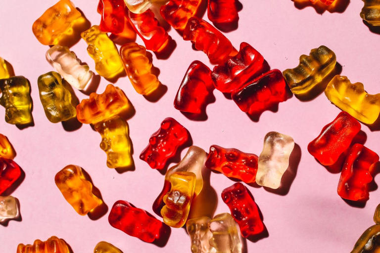 How to make collagen gummies at home (simple recipe, no weird ingredients)