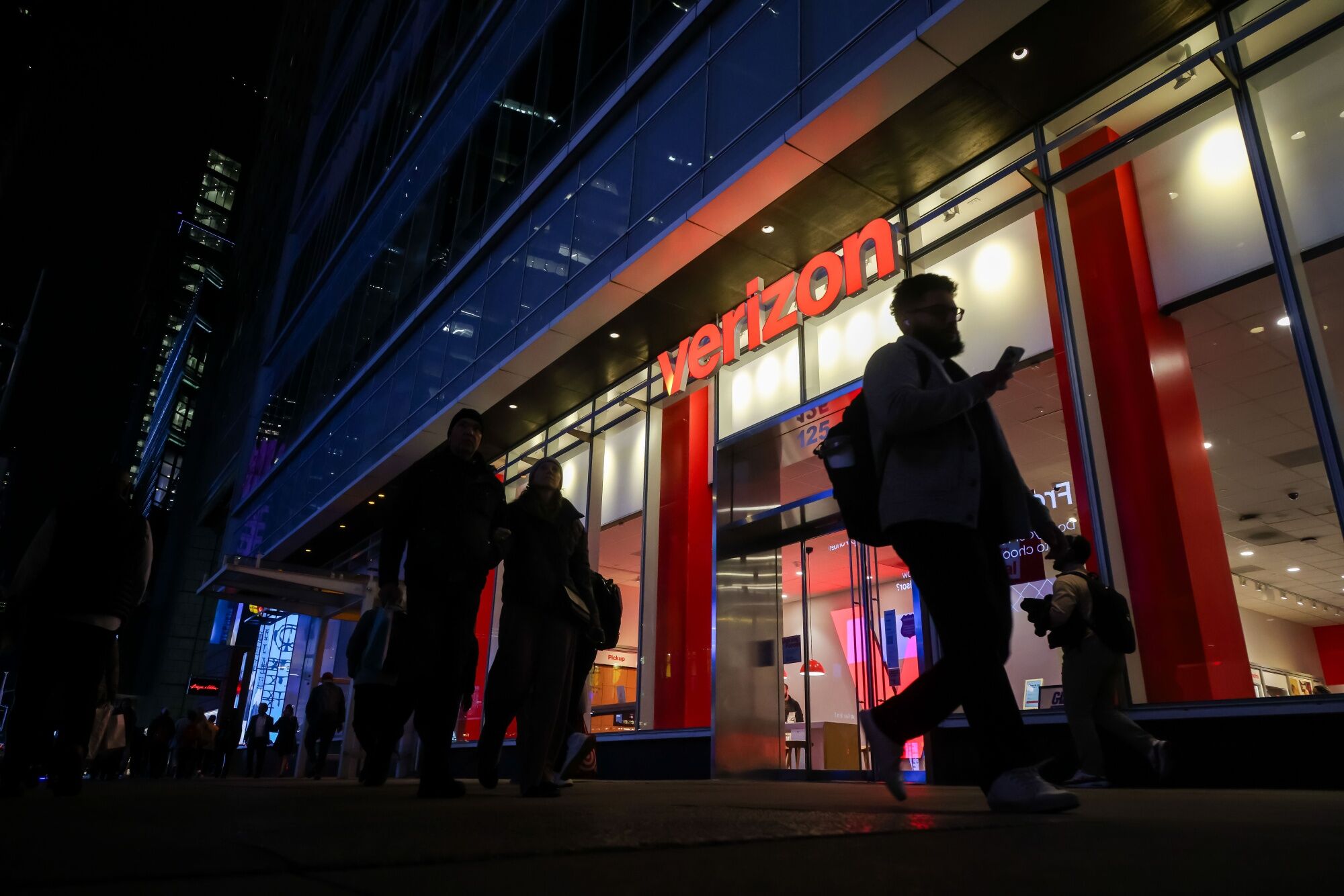 Verizon issues $20 credits to customers affected by outage