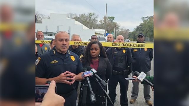 2 Florida police officers shot; suspect killed, officials say