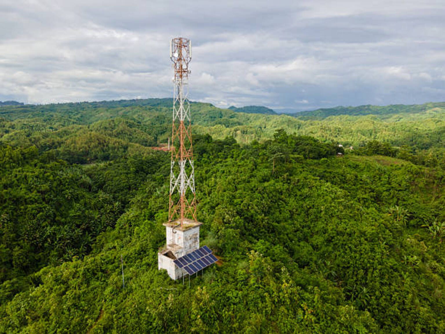 Nationwide outage hits three major networks