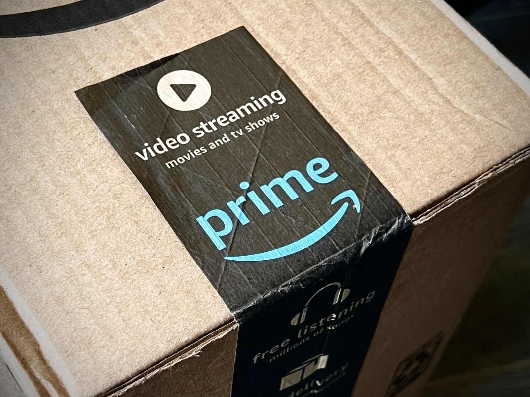 Amazon is selling a $28 smart floor lamp, and it curates the coolest vibes