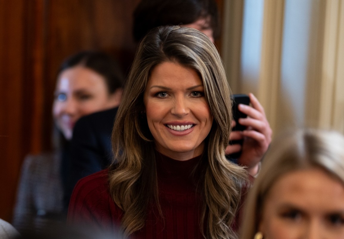 Comey, James 'prosecutor' says her ‘I’m an illegal appointment’ T-shirt ...